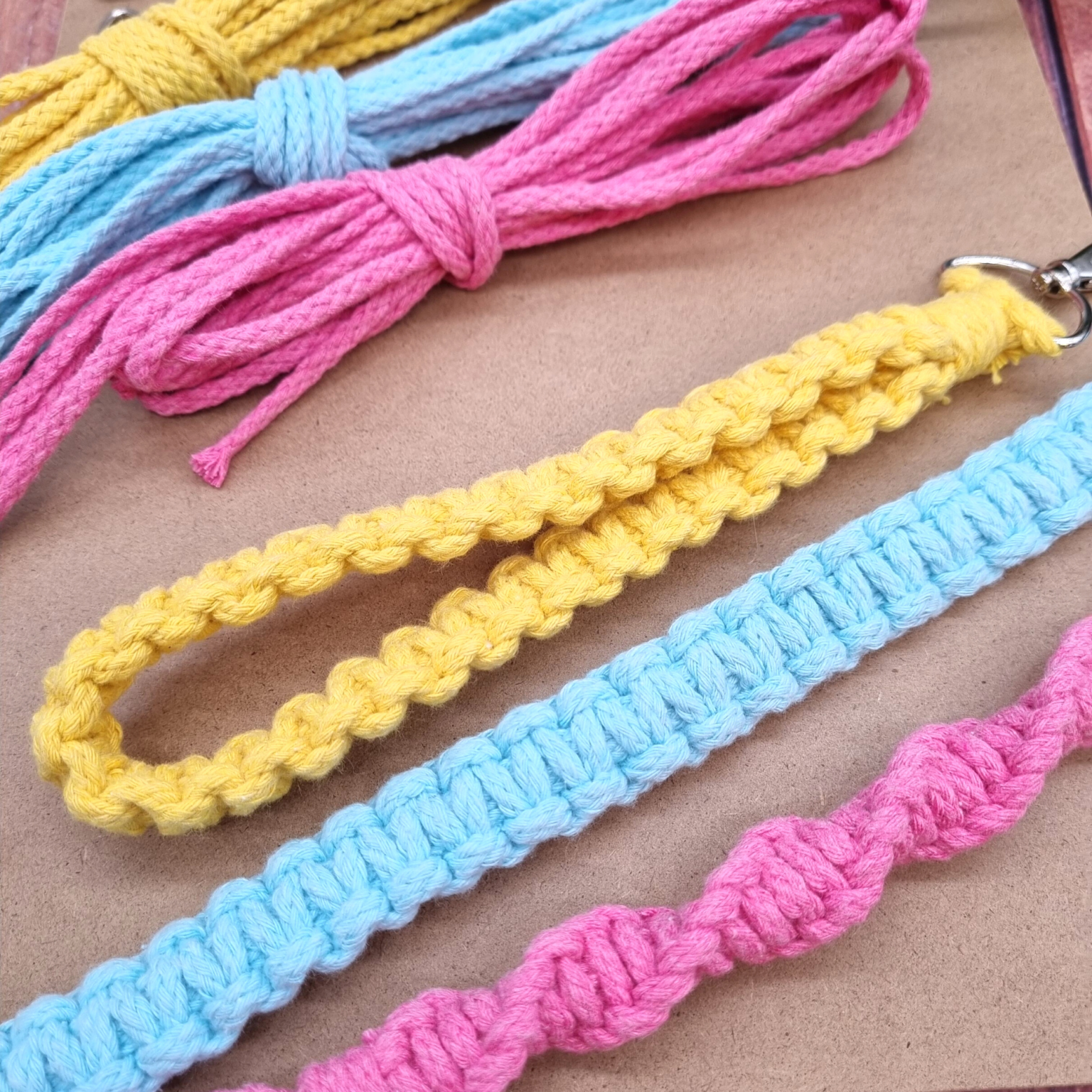 Kinder Makramée DIY-Set Schlüsselband Schlaufe- Wunderland